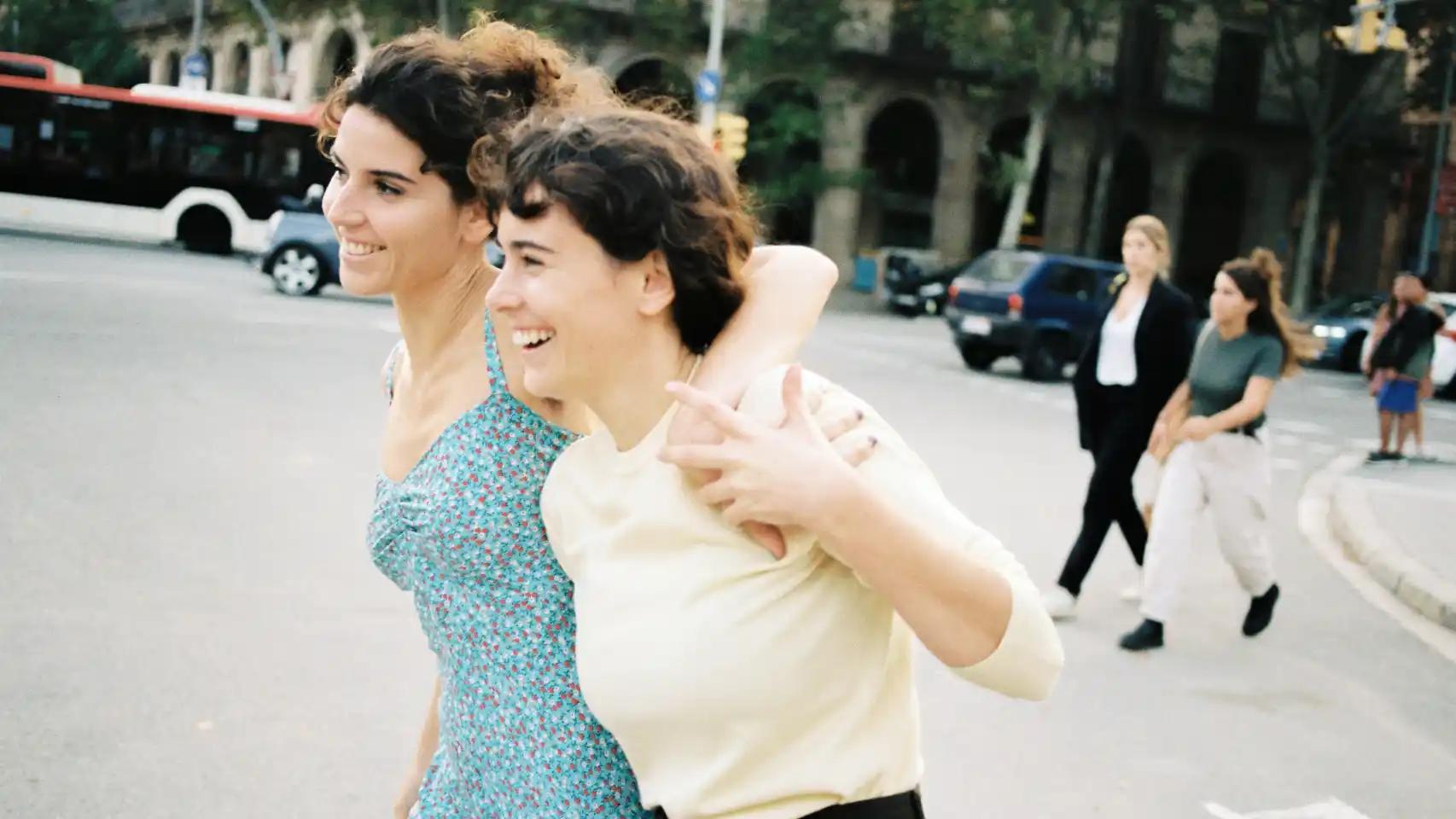 FAMILIA HERMANAS | 5 razones que explican por qué tu hermana te ...