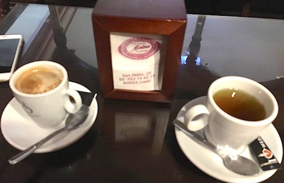 Todo lo que deberías saber a la hora de elegir entre una taza de té o café