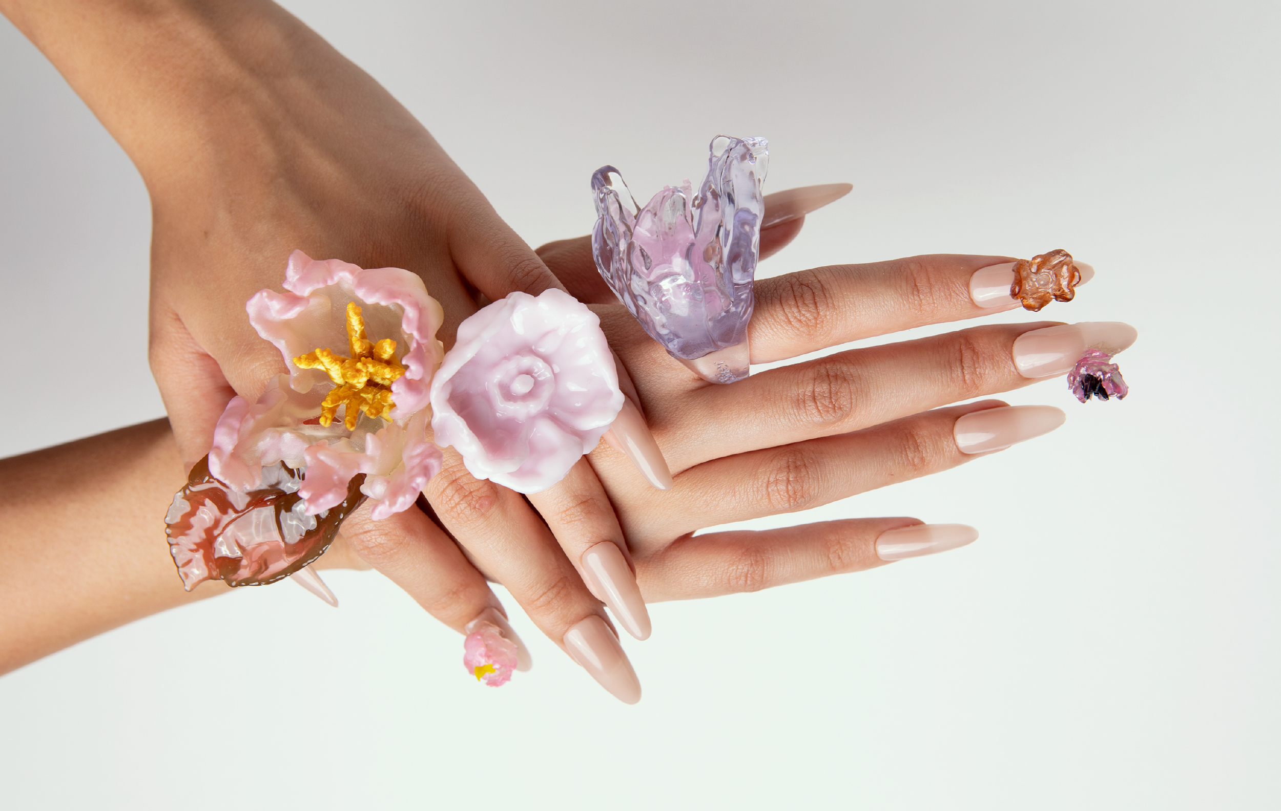 Joyería | Tétier x La Manso 2.0: el plastic-chic evoluciona hacia la ...