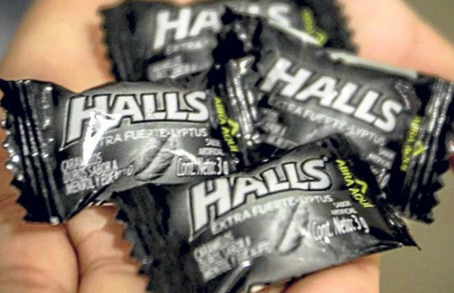 Probé el sexo oral con Halls negros y creo que esta moda debería extenderse