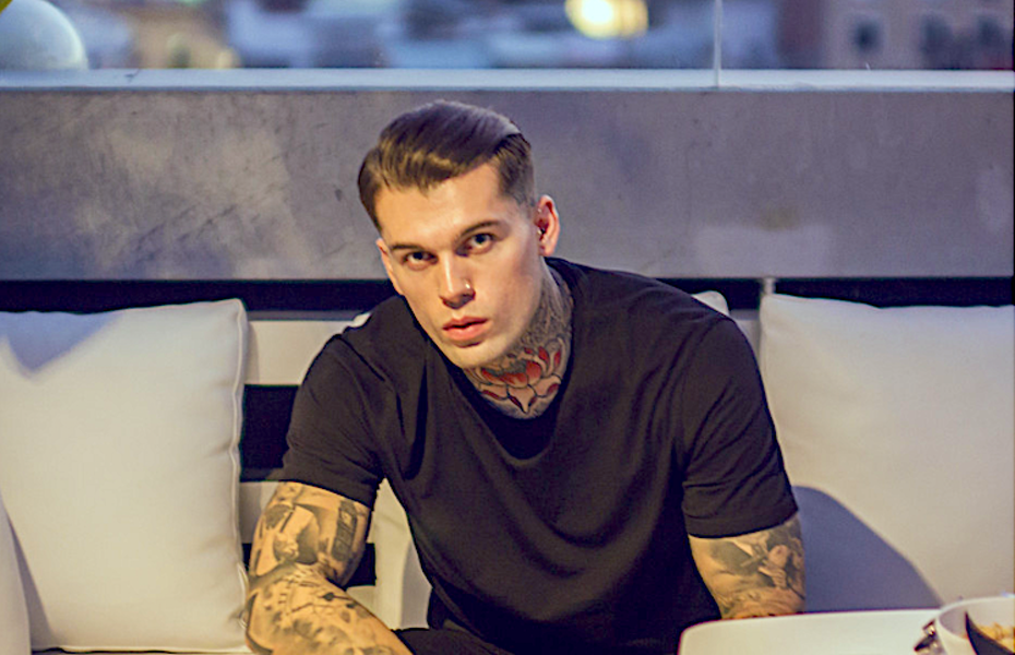 Stephen James, el modelo que lleva su personalidad escrita en la piel